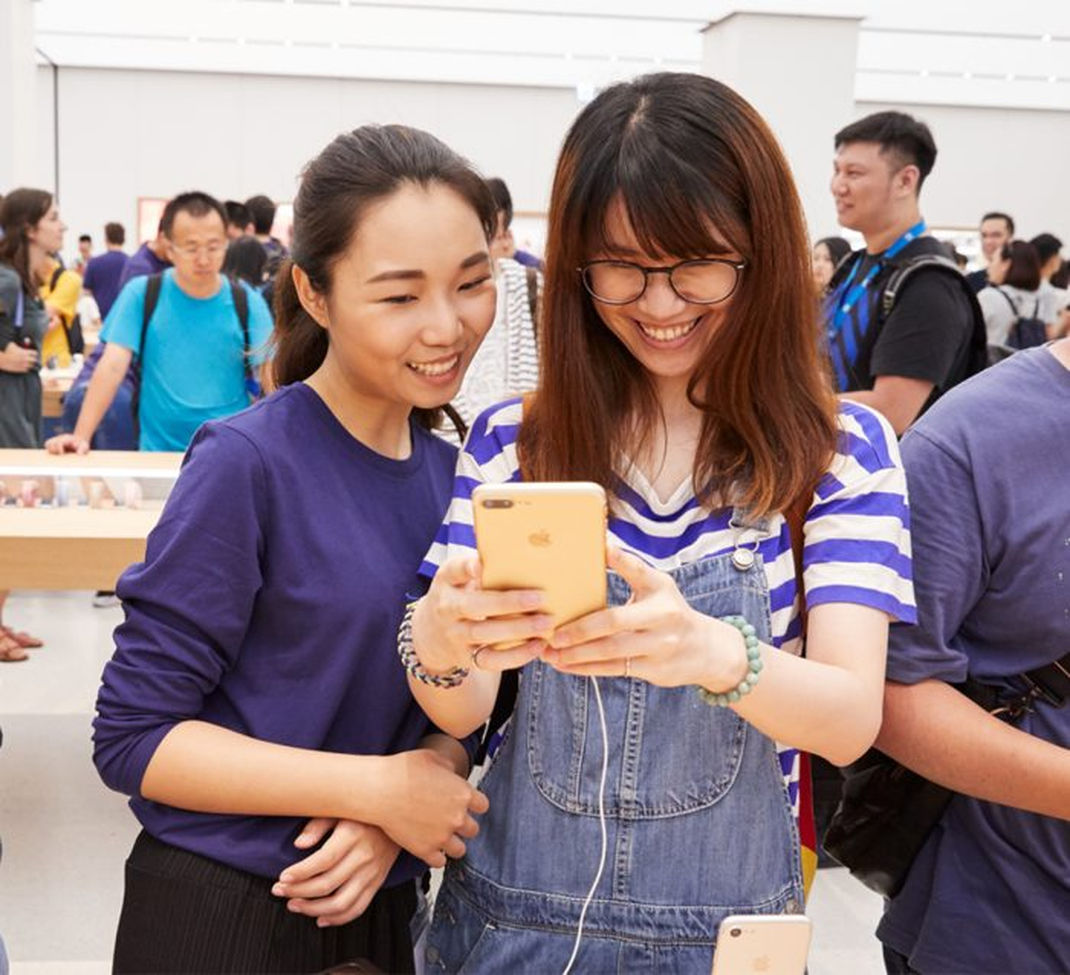 Apple publie des photos de l'ouverture du premier Apple Store de Taïwan ...
