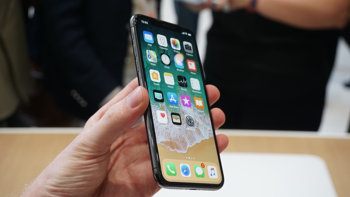 Première prise en main de l'iPhone X et de l'iPhone 8 : photos et ...