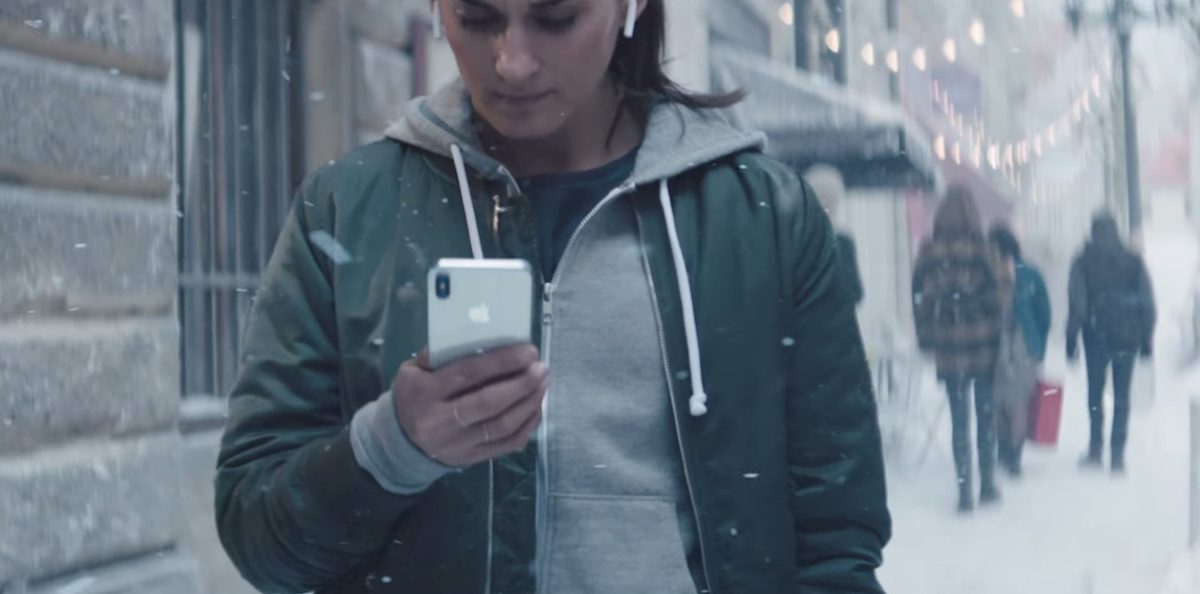 Apple publie sa publicité de Noël mêlant l'iPhone X, les AirPods et la ...