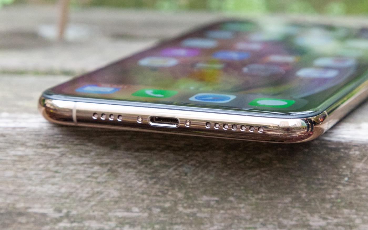 Un iPhone sans port Lightning et un "iPhone SE2 Plus" avec Touch ID ...