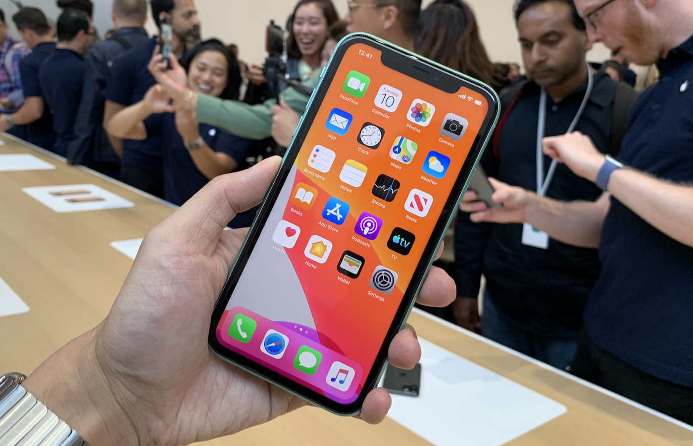 Tim Cook a passé des heures à apprendre à Warren Buffet comment ...