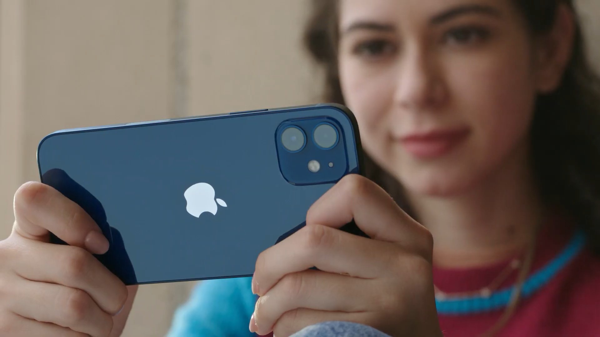 iPhone 12 : la première pub mise sur la puissance - iPhoneAddict.fr