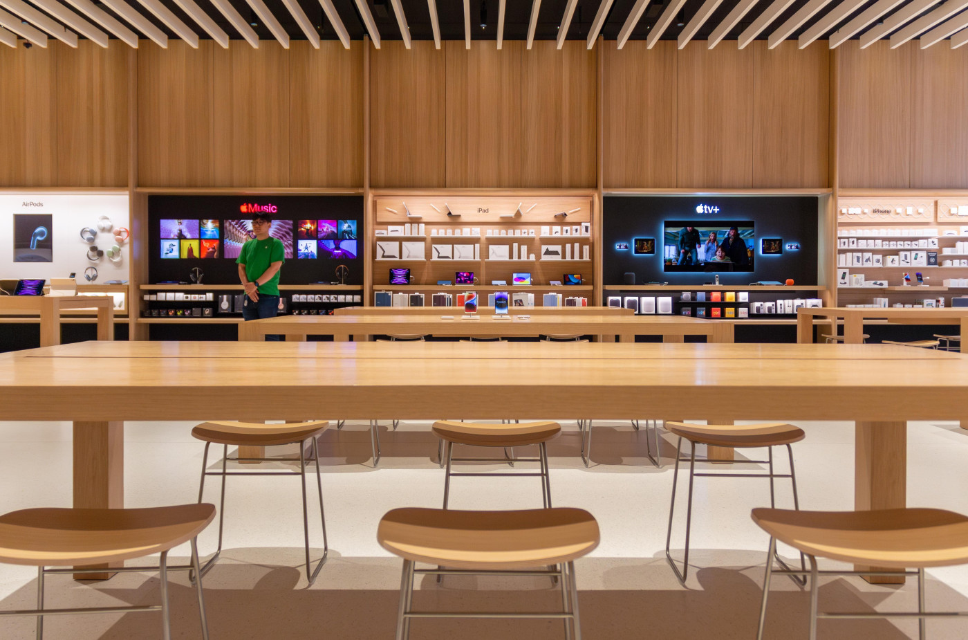 Le tout premier Apple Store change son intérieur, voici à quoi il ...