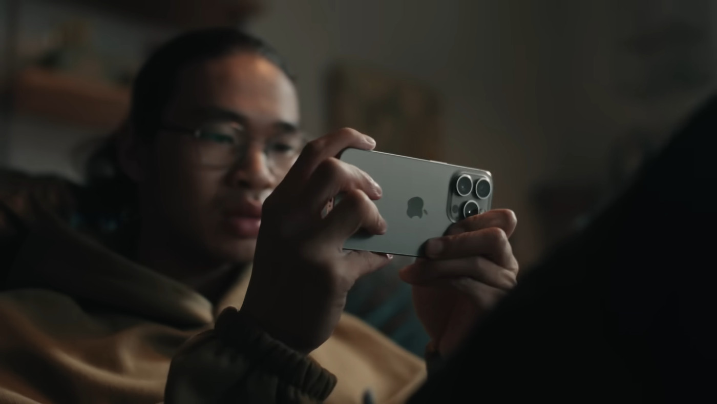 Apple vante la puissance de la puce A17 de l'iPhone 15 Pro dans une pub - iPhoneAddict.fr